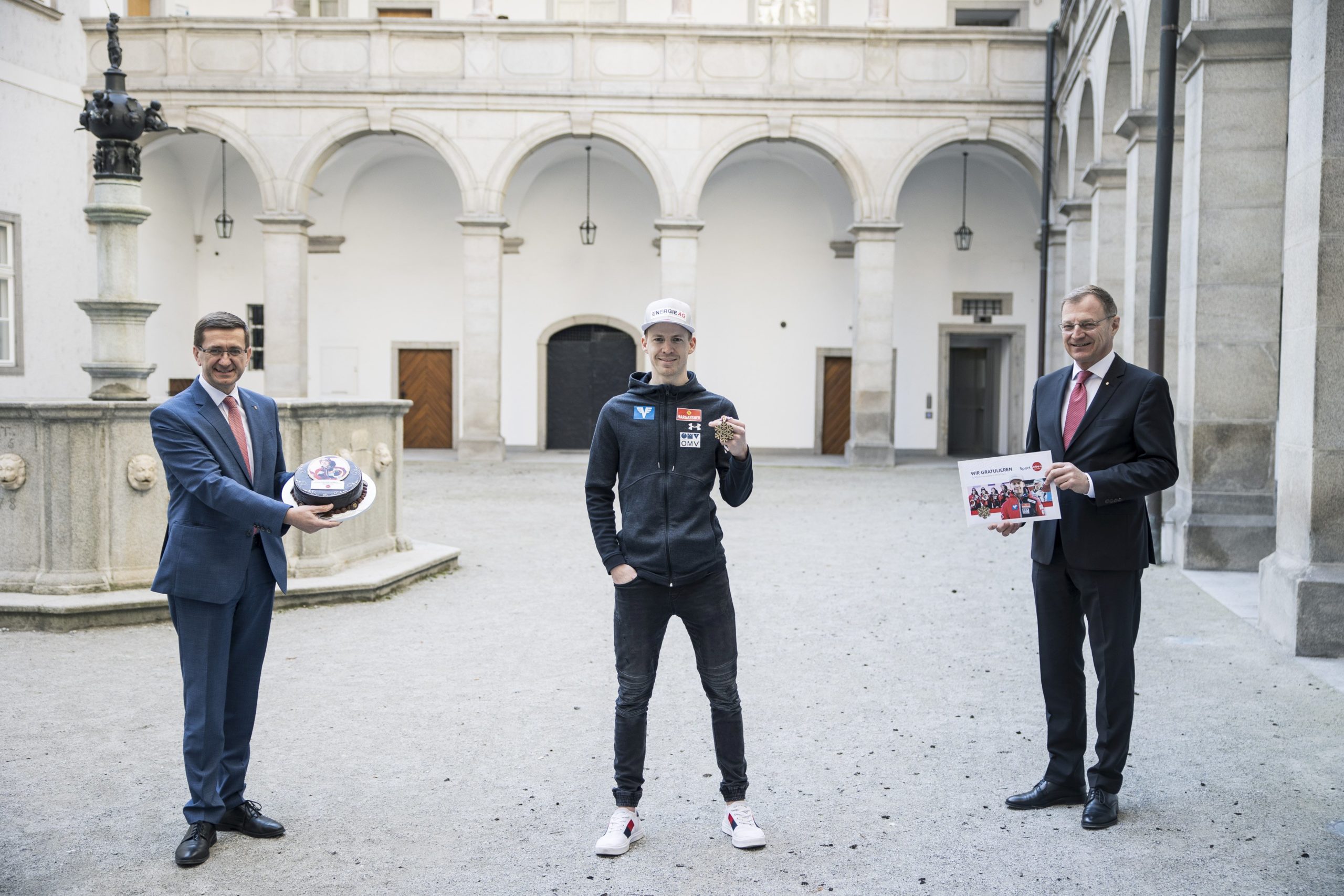 LH Stelzer und LR Achleitner gratulierten Oberösterreichs Skisprung-Ass ...