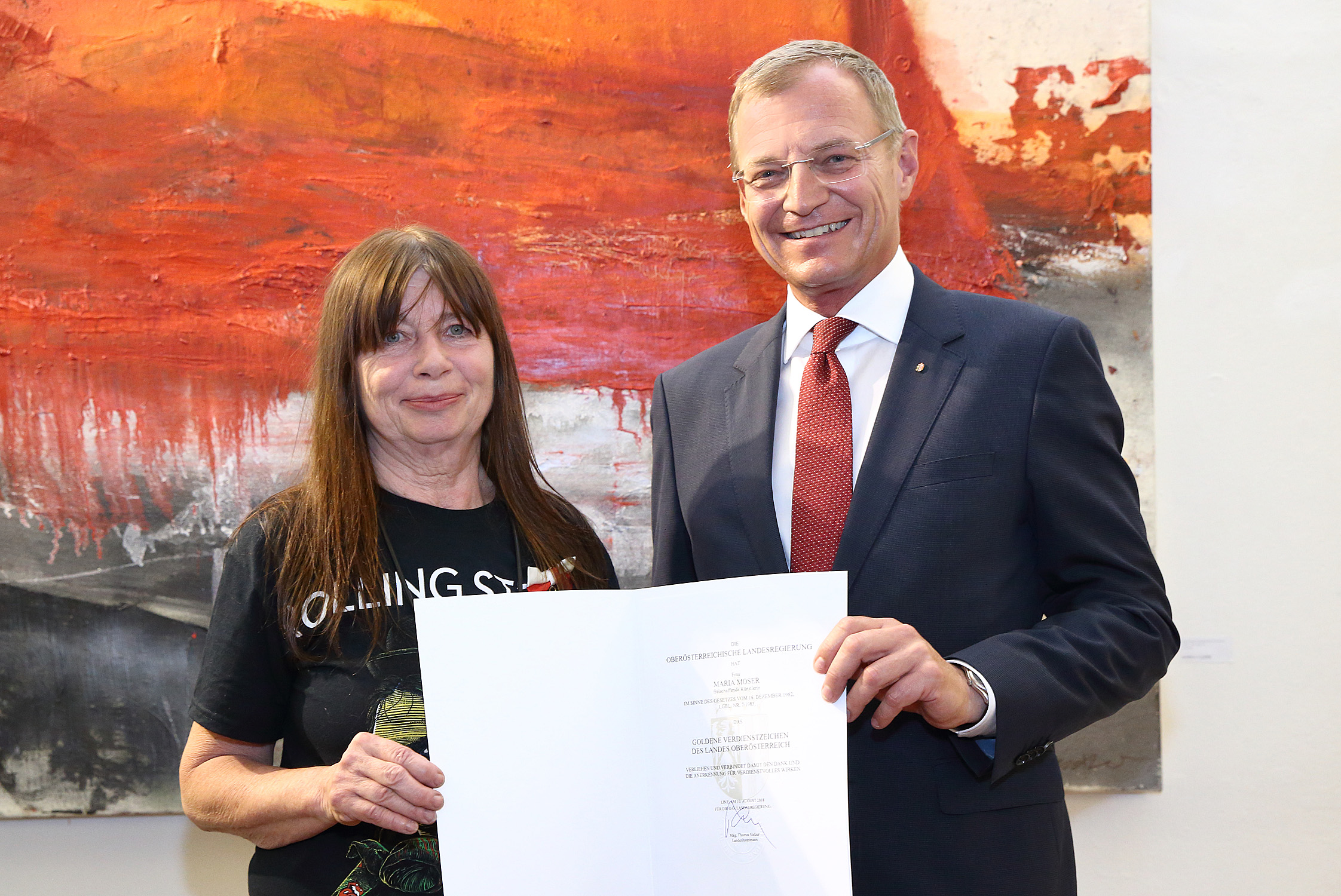 Goldenes Verdienstzeichen des Landes OÖ für Künstlerin Maria Moser ...